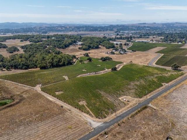 3340 Lichau Rd, Penngrove, CA 94951