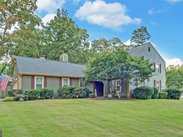 3341 Edgewood Cir, Gainesville, GA 30506