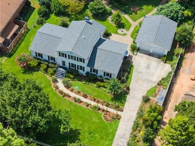 3341 Hickory Crest Drive NW