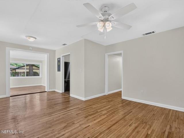 3341 Seville St W, Jacksonville, FL 32207