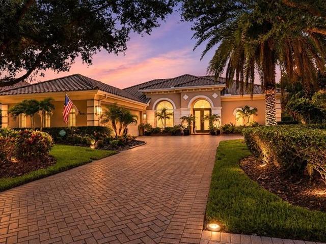 3342 Founders Club Dr, Sarasota, FL 34240