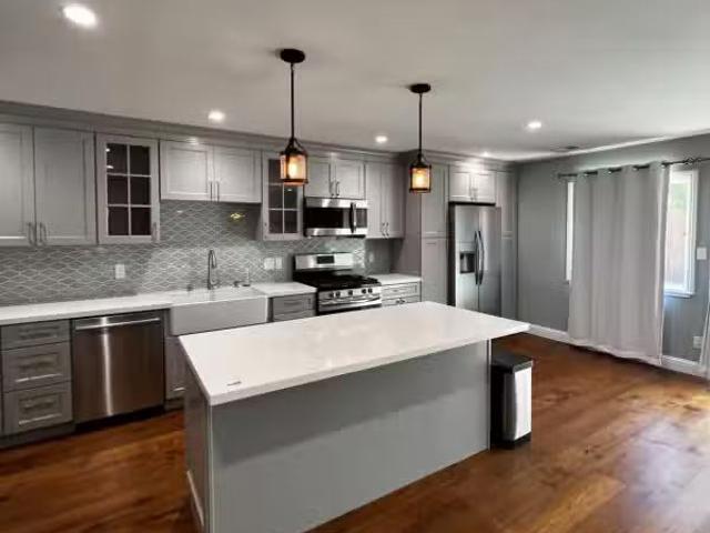 3342 Los Prados St, San Mateo, CA 94403
