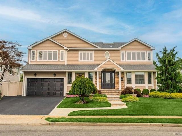 3343 Seawane Dr, Merrick, NY 11566