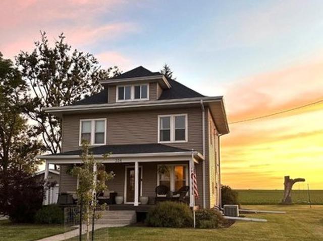 334 17th St, Ackley, IA 50601