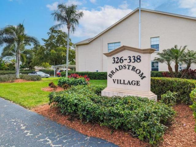 334 Bradstrom #101, Naples, FL 34113