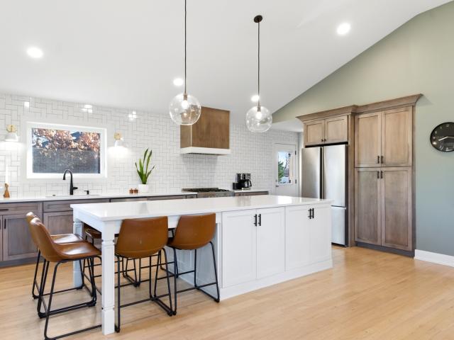 334 E Huntington Lane