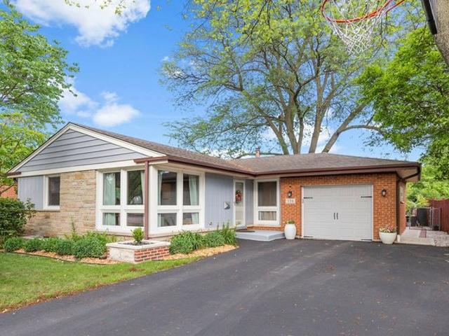 334 E Huntington Ln, Elmhurst, IL 60126