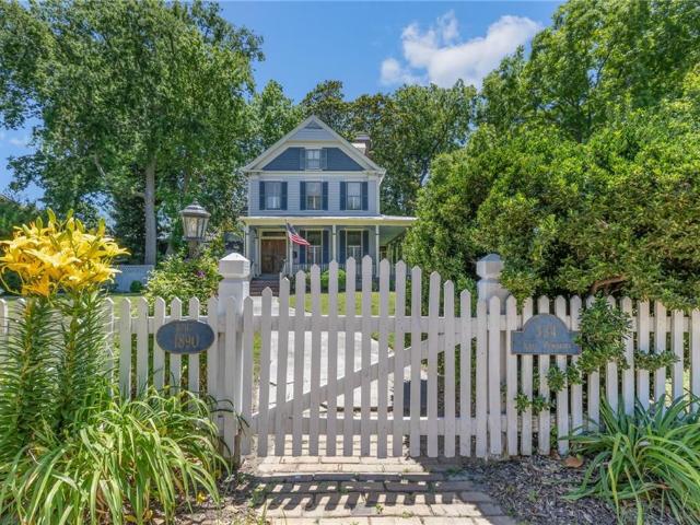 334 E Pembroke AVE