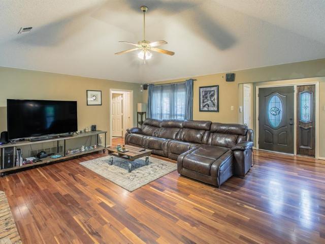 334 Meadowcreek Dr, Duncanville, TX 75137 | MLS #21250 | Compass