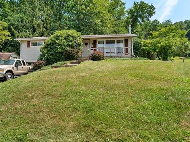 334 N 7th Ave, Paden City, WV 26159