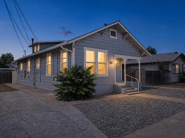 334 S 2nd Ave, Oakdale, CA 95361