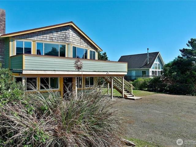 334 Sand Dune Ave NW, Ocean Shores, WA 98569