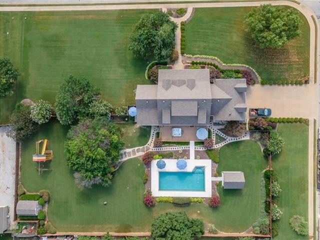 334 Scarlett Blvd, Elm Springs, AR 72762
