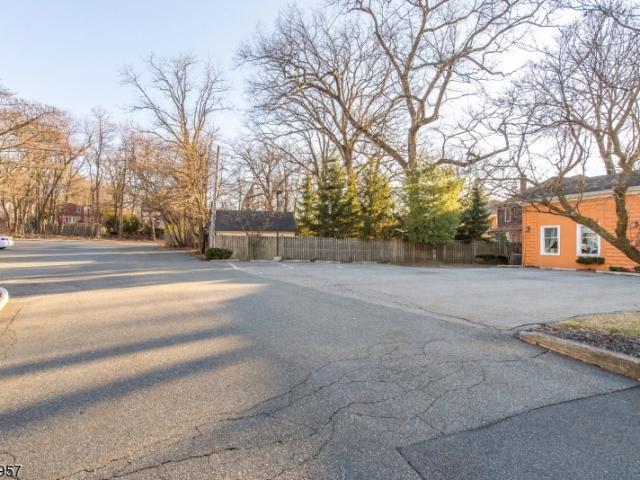 334 W Main St