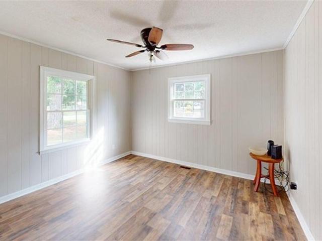 334 W Smith Ave, Darlington, SC 29532