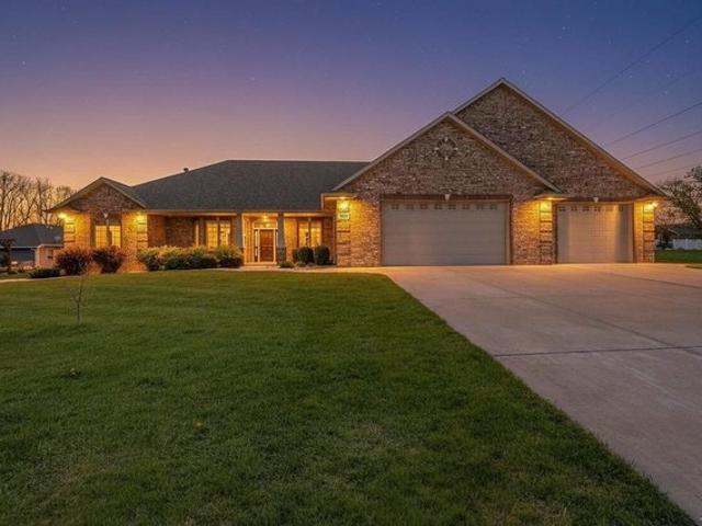 334 Whispering Creek Ct, Green Bay, WI 54303