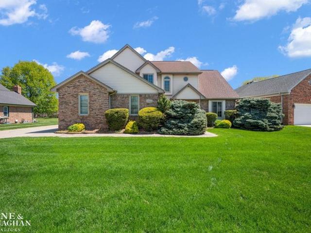 33548 Farmview Rd, Fraser, MI 48026