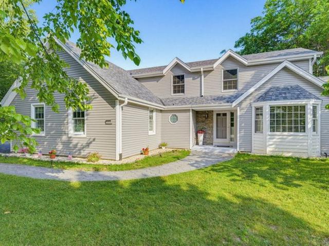 3355 E Normandy Dr, Oak Creek, WI 53154