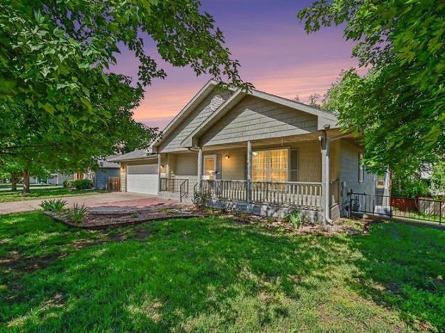 3355 SW Westport Dr, Topeka, KS 66614