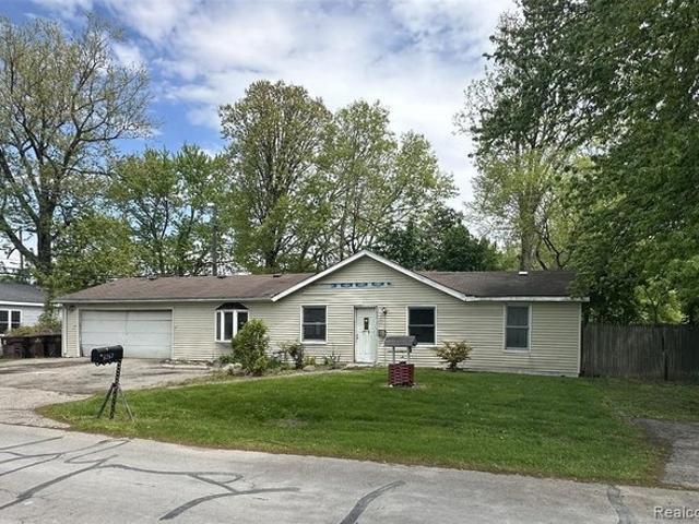 3357 Cloverdale St, Frenchtown, MI 48162