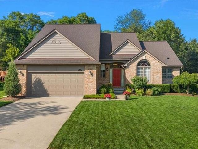 3359 Paddington Ct, Rochester Hills, MI 48309
