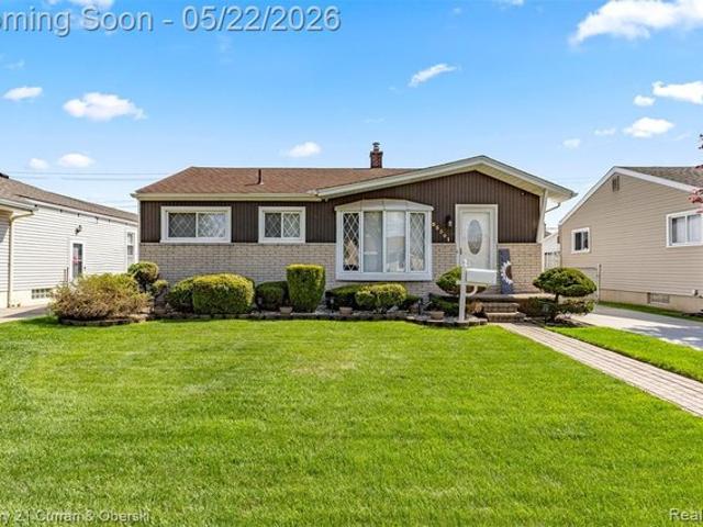 33501 Leona St, Garden City, MI 48135