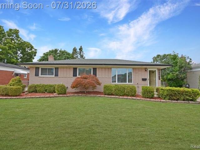 33509 Stonewood Dr, Sterling Heights, MI 48312