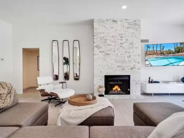 3350 Bogert Trail Condos in Palm Springs, CA