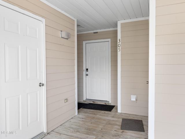 3350 Club Villas Dr, Unit 305, Southport, NC 28461 | Compass