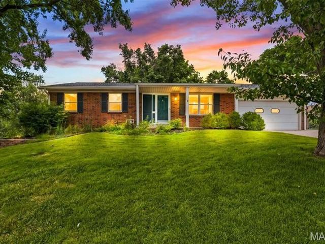 3350 Greenbridge Dr, Bridgeton, MO 63044