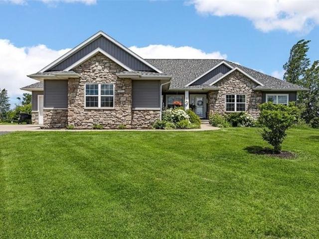 3352 Southridge Dr, Amana, IA 52203