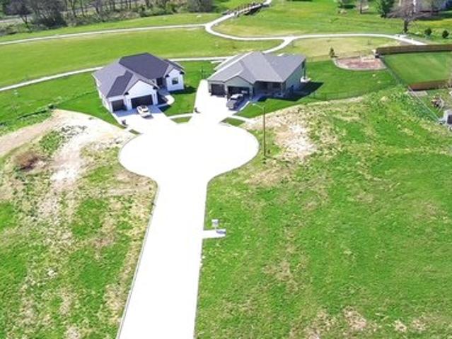 335 Cottonwood Ct, Bennet, NE 68317