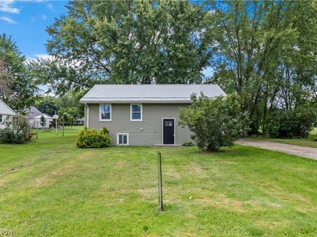 335 Chestnut St, Andover, OH 44003