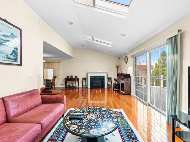 335 Cresthaven Lane