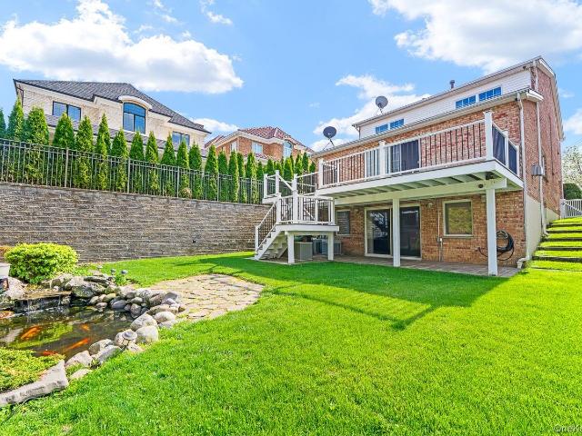 335 Cresthaven Lane