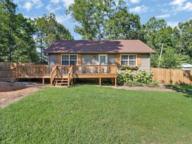 335 Bob White Dr, Crossville, TN 38555