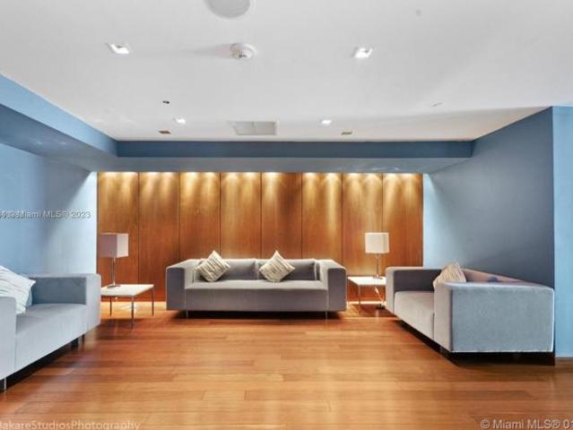 335 Biscayne Blvd S #3802, Miami, FL 33131
