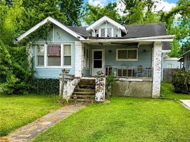 335 E 10th St, Baxter Springs, KS 66713