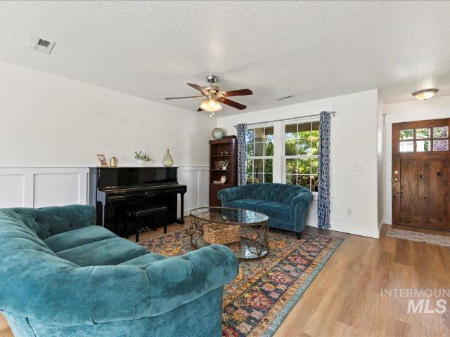 335 E Willowcreek Dr