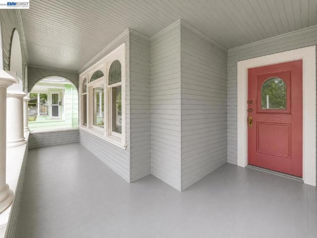 335 E Saint John