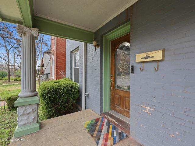 335 E St Catherine St