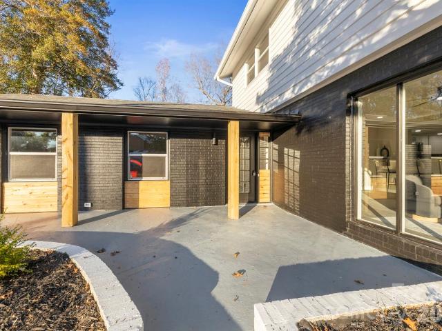 335 Eastcliff Drive SE