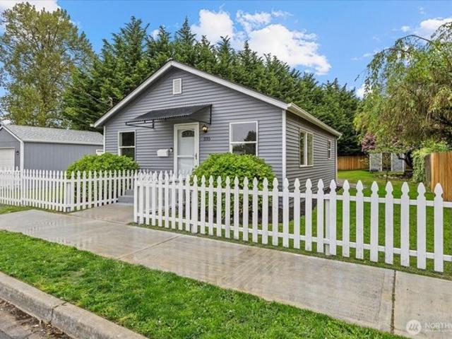 335 N Madison St, Monroe, WA 98272