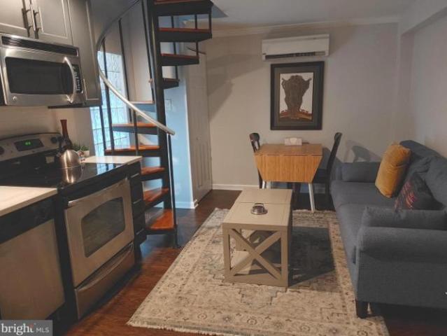 335 S 12th St #1B, Philadelphia, PA 19107