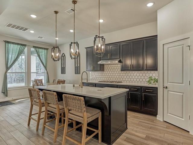 335 Samuels Link Ln, Montgomery, TX 77316