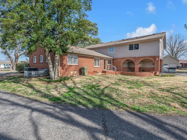 335 Robins St