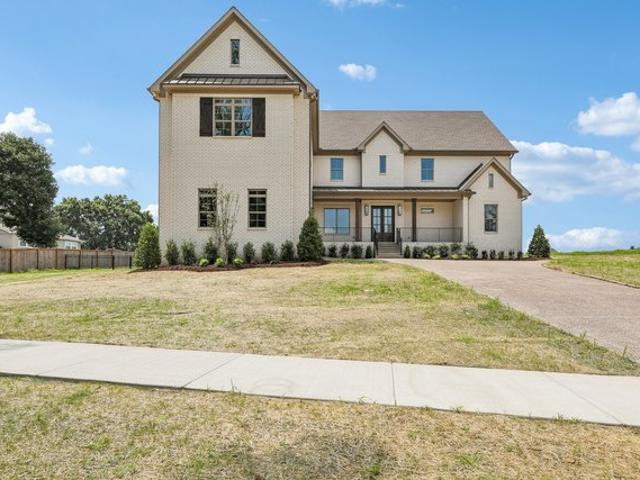 335 Raintree Dr, Hendersonville, TN 37075
