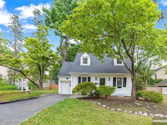 335 River Rd, New Milford, NJ 07646