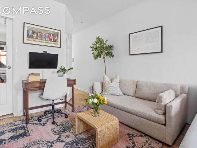 335 W 21st Street 3RE