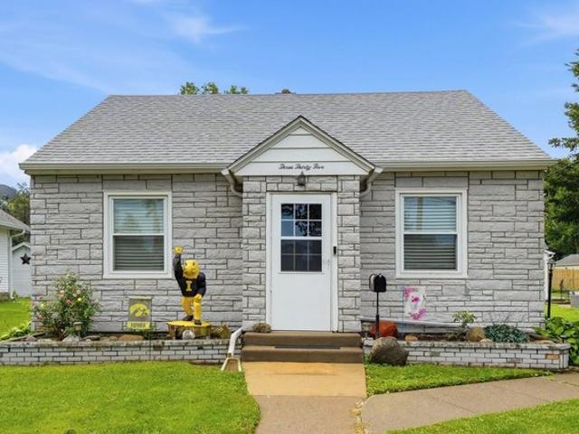 335 W 30th St, Davenport, IA 52803